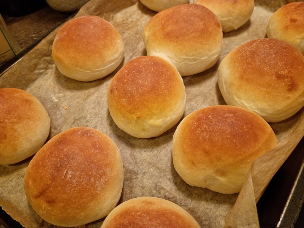 Lette hjemmebagte morgenmadsboller - HENRIKS MADBLOG