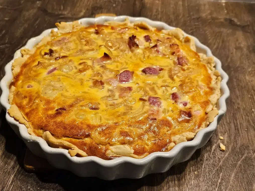 Løgtærte med bacon - HENRIKS MADBLOG